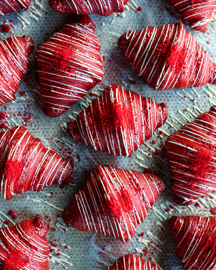 Köp RED VELVET CROISSANT Hos MR Cake